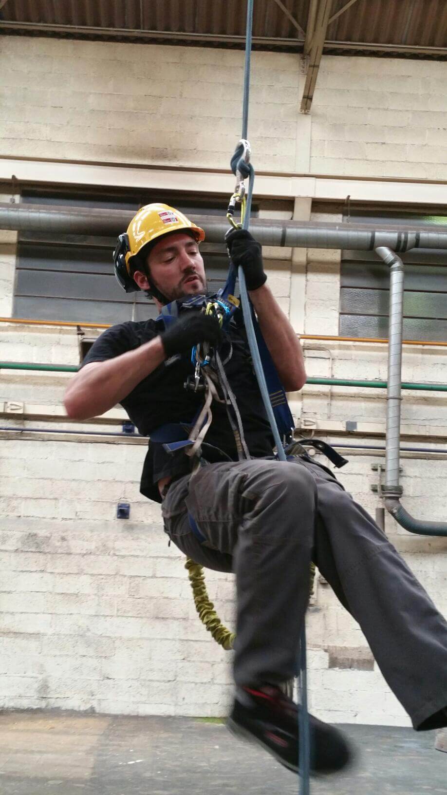 Sécurité aux travaux en hauteur, port du harnais | Eugène Formation